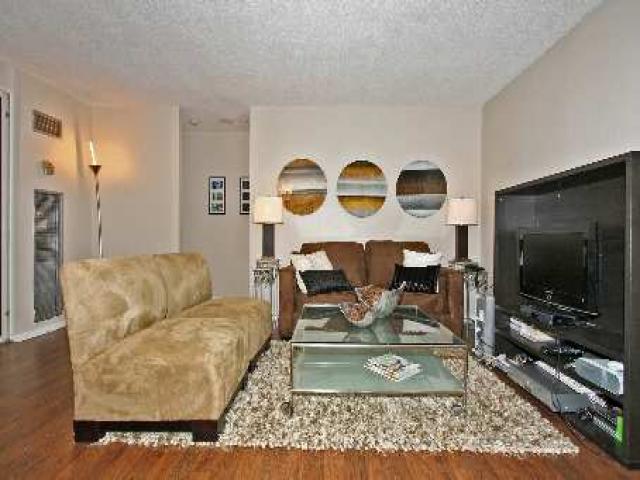 1110 - 633 Bay St, Toronto | Sold, C2355384 | Condos.ca