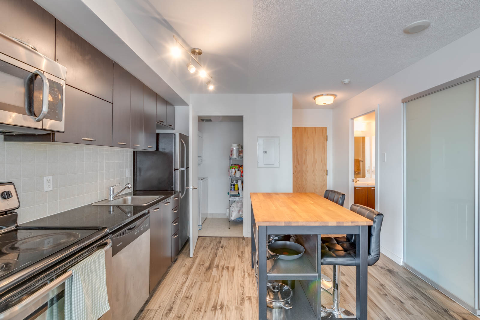 905 - 38 Joe Shuster Way, Toronto | Leased, C4747548 | Condos.ca
