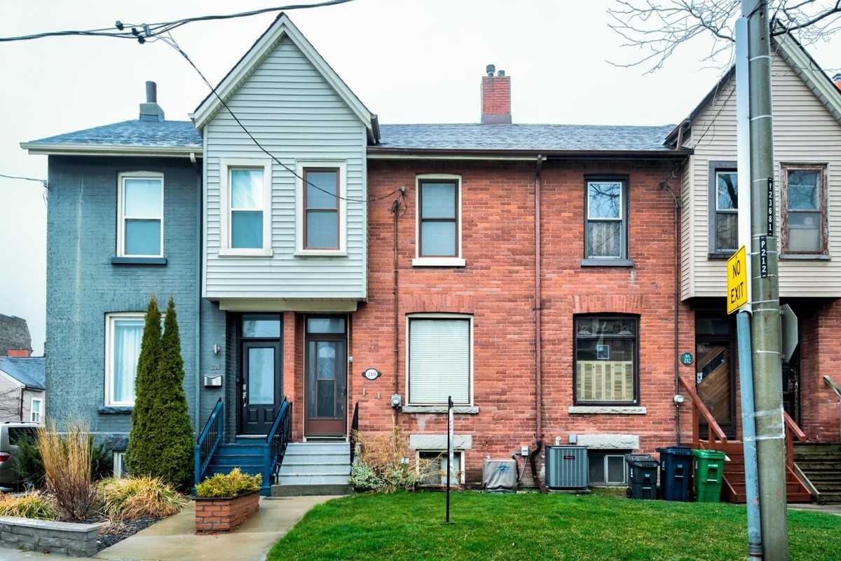 210 First Ave, Toronto | Sold, E4735806 | Condos.ca