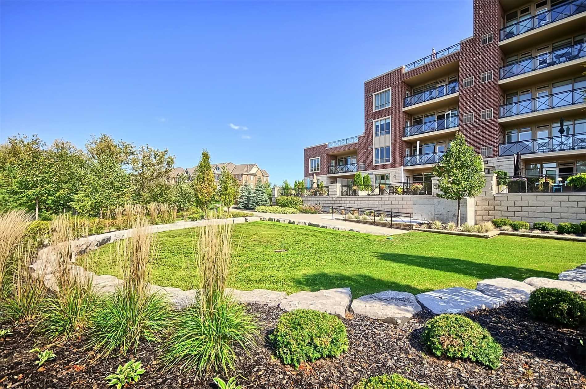 221 - 35 Baker Hill Blvd, Stouffville | Expired, N4347652 | Condos.ca