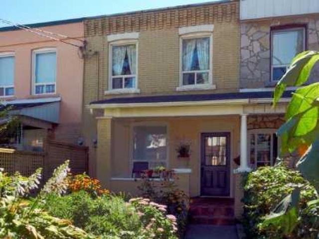 251 Maria St, Toronto, ON | Condos.ca