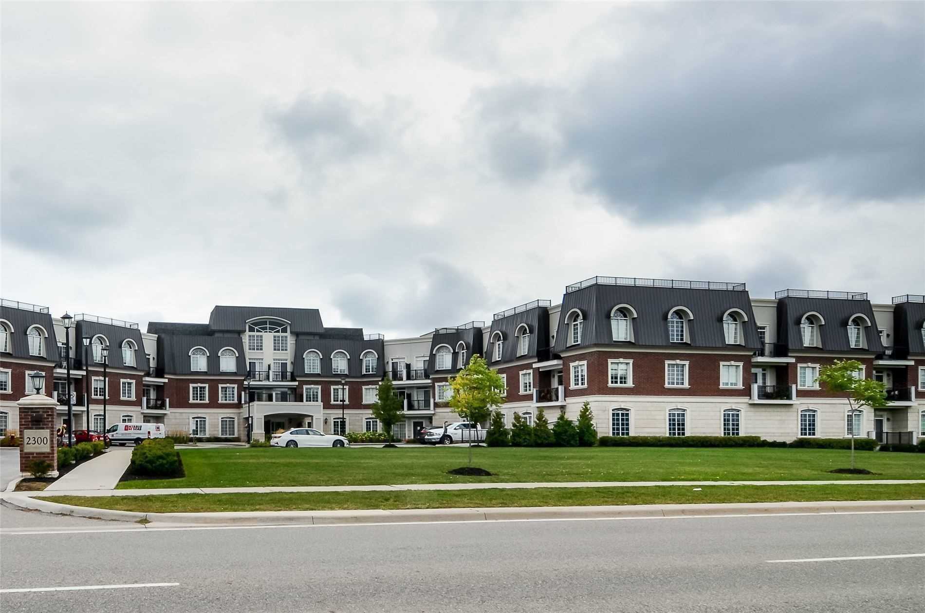 301 - 2300 Upper Middle Rd W, Oakville | Sold, W4681059 | Condos.ca