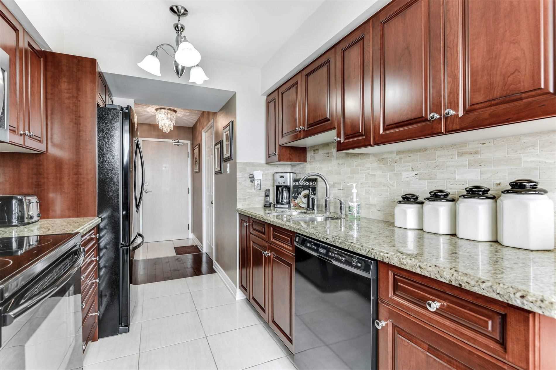 1702 - 700 Constellation Dr, Mississauga | Sold, W4690383 | Condos.ca