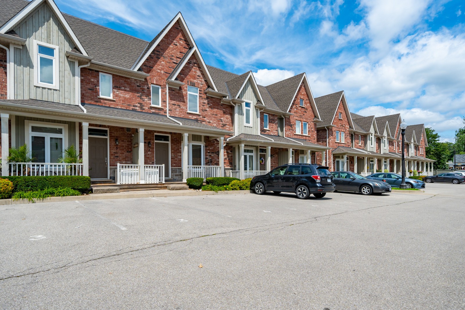 The Abbeys At Millcroft Townhouses | Condos.ca