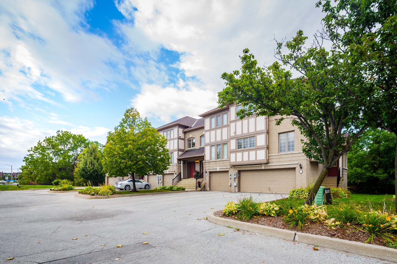 8909 Bathurst Street Townhouses | Condos.ca