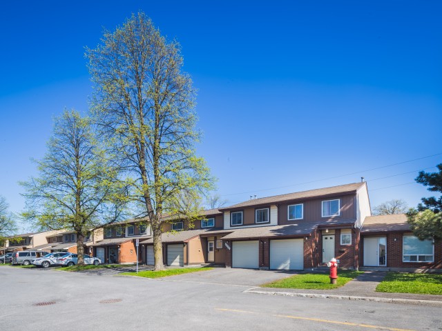 Mary Jane Crescent Townhouses | 6350 Mary Jane Crescent | Condos.ca