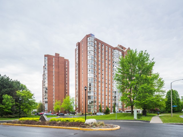 501 - 2760 Carousel Crescent, Gloucester | For Sale @ $318,000 | Condos.ca