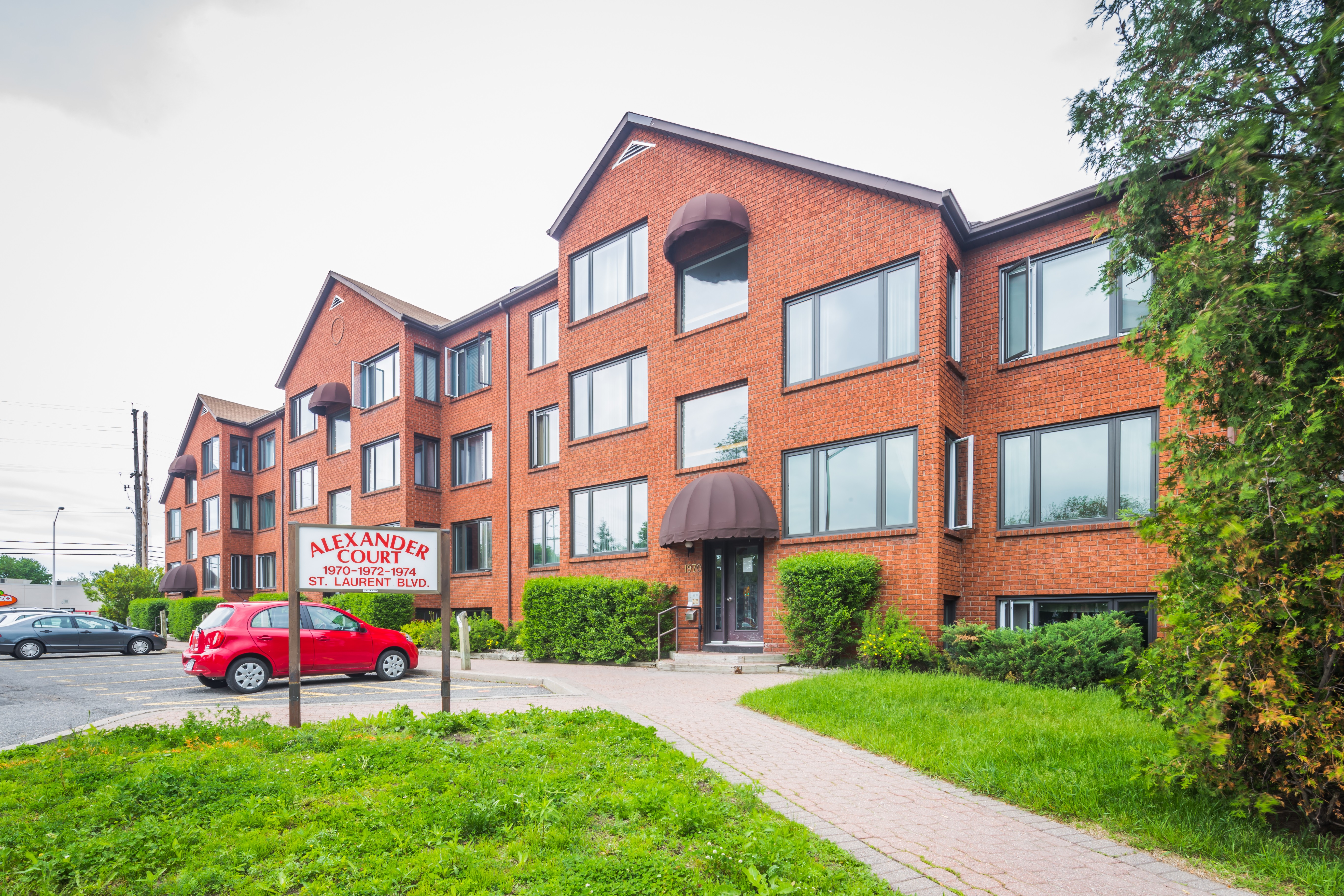 Alexander Court Condos | 1972 St Laurent Blvd | Condos.ca