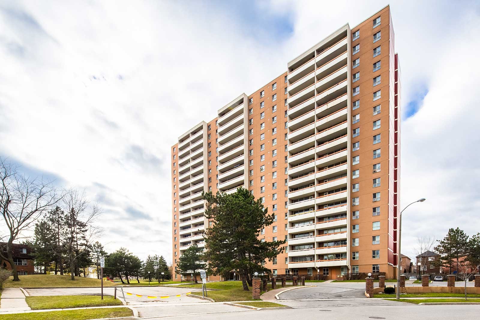 270 Palmdale Dr | 270 Palmdale Drive Condos | 1 Condo for Sale & 2 ...