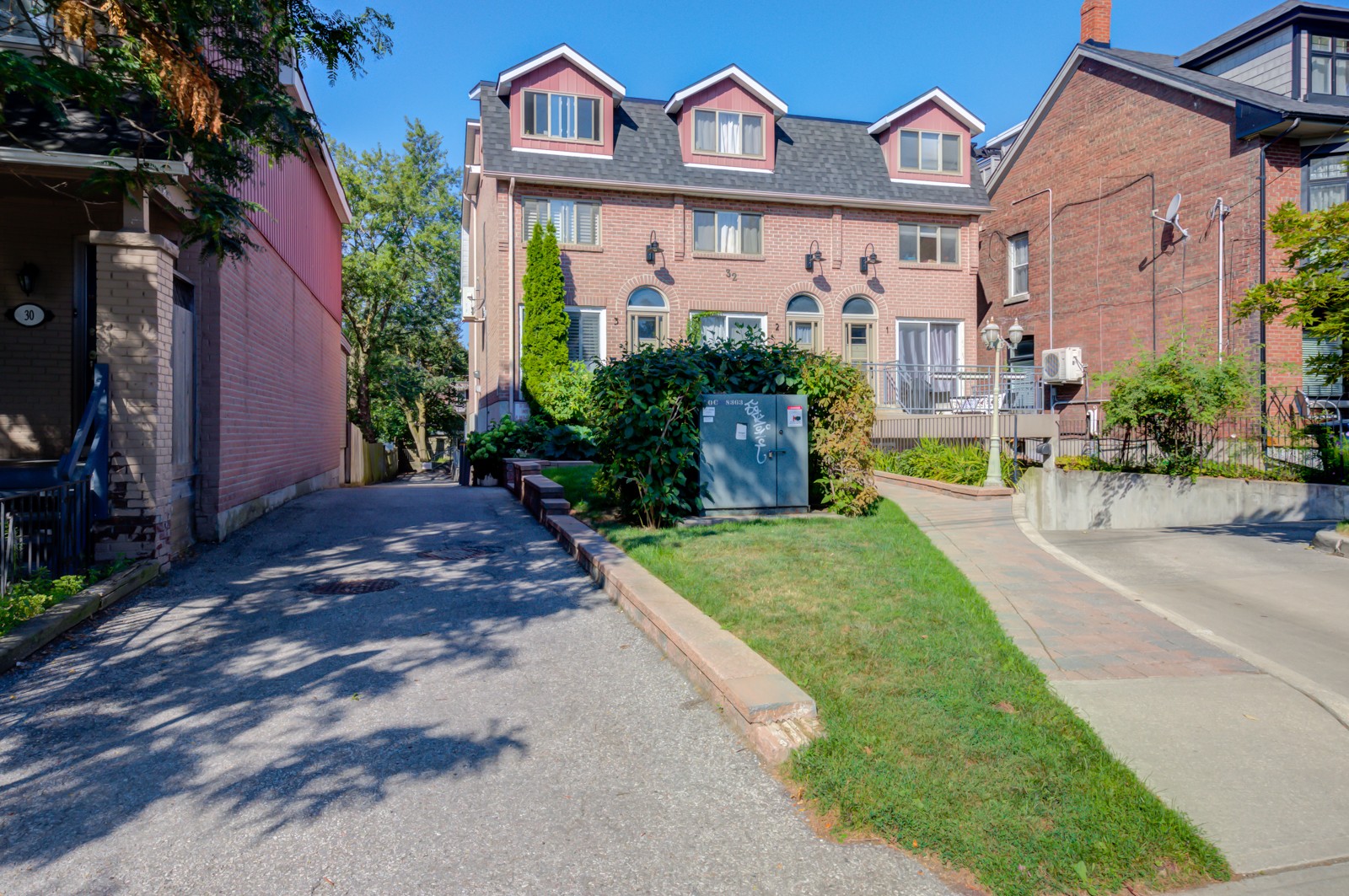 32 Curzon St | 32 Curzon Street Townhouses | Condos.ca