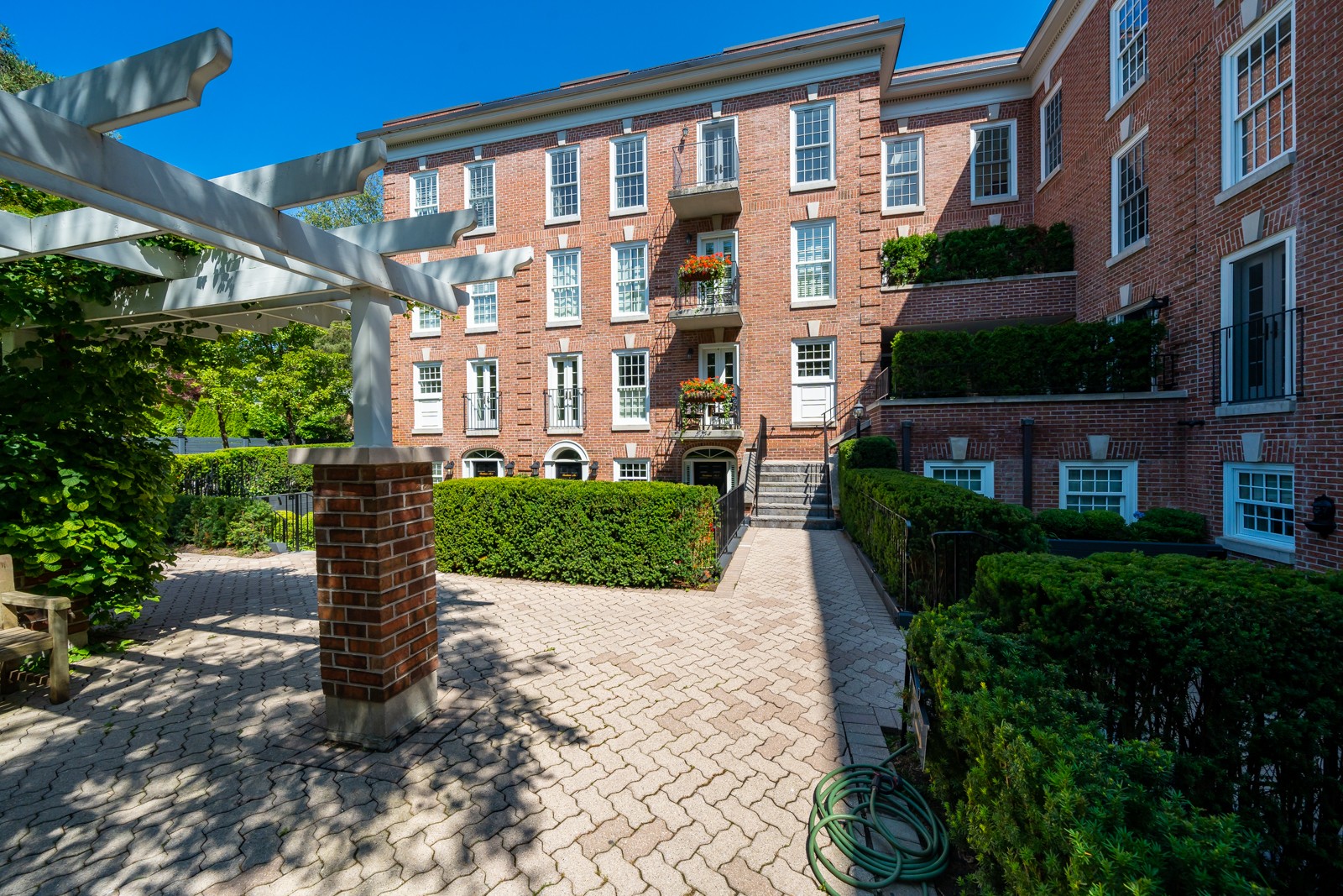 94 Crescent Rd | 1 Townhouse for Sale | Condos.ca