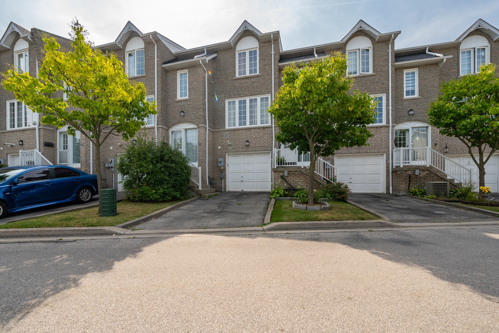 1345 Altona Rd | Condos.ca