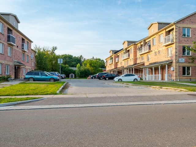 400 Bloor St E Townhouses | Condos.ca