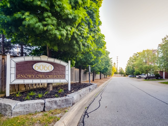 6060 Snowy Owl Crescent, Mississauga | For Sale @ $719,000 | Condos.ca