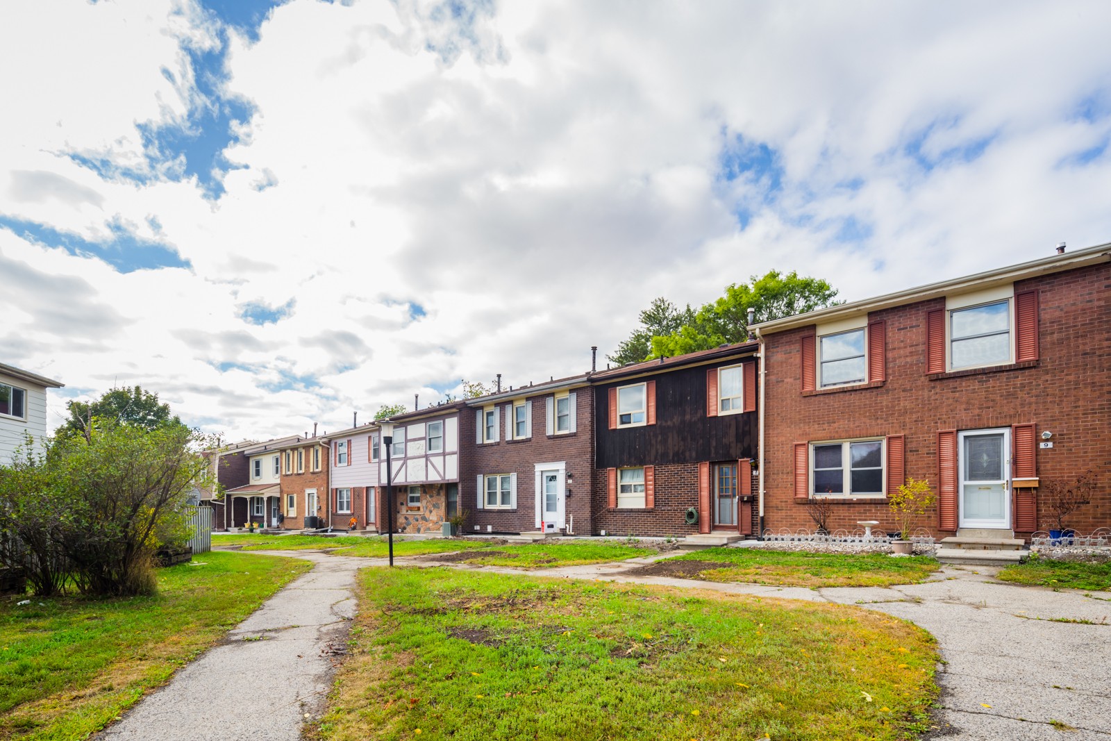 1500 Sandhurst Circle Townhouses | 1500 Sandhurst Cir | Condos.ca