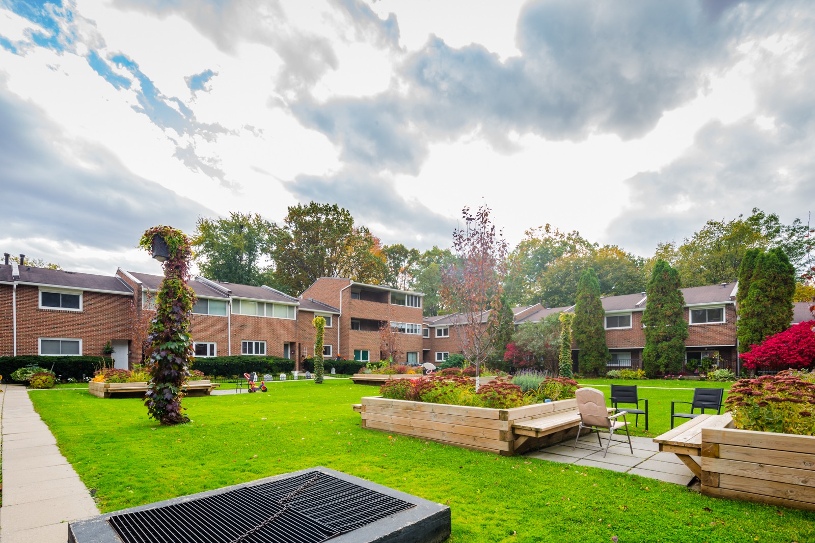 Edgewood Green Townhouses | 90 Edgewood Ave | 1 Townhouse for Sale ...
