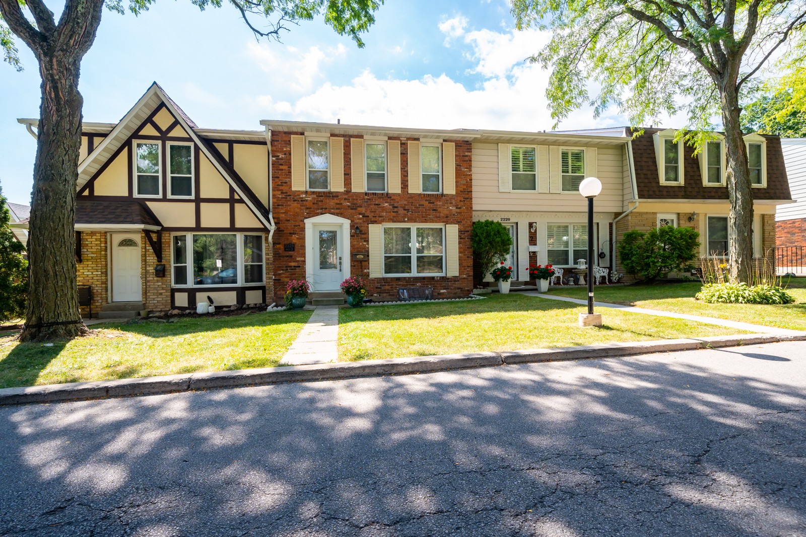 2256 Upper Middle Road Townhouses | 3 Townhouses for Sale | Condos.ca