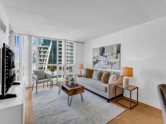 16 Yonge St | Pinnacle Centre Condos | 4 Condos for Sale & 9 Condos for ...
