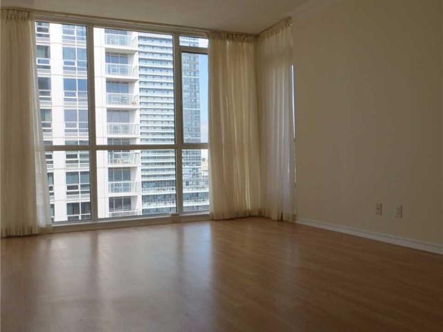 2010 - 736 Bay St, Toronto | Leased, C3539588 | Condos.ca