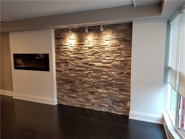 806 - 77 Harbour Sq, Toronto | Leased, C4221665 | Condos.ca