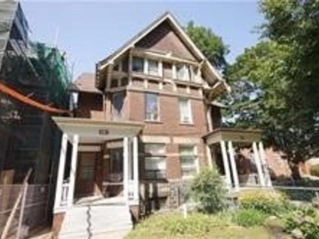 32 Howard St, Toronto, ON | Condos.ca