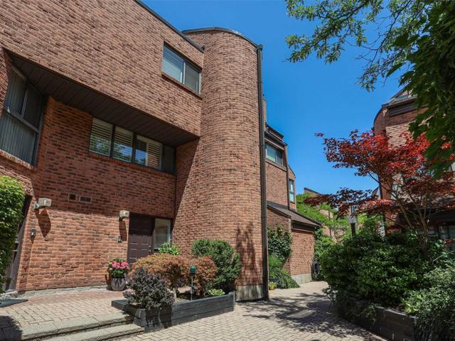 10 Walker Ave, Toronto, ON | MrLOFT.ca