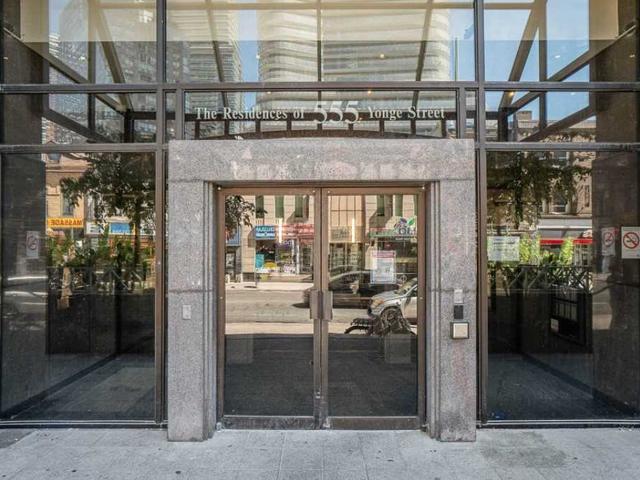 555 Yonge St, Toronto, ON | MrLOFT.ca