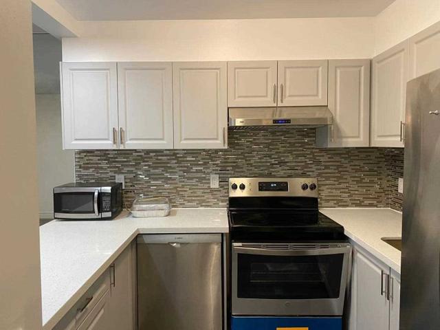 201 W - 20 Fashion Roseway Dr, North York | Suspended, C5098029 | Condos.ca