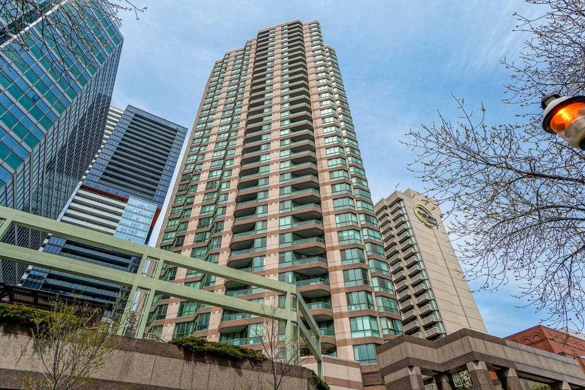 2002 - 38 Elm St, Toronto | Sold, C5208347 | Condos.ca