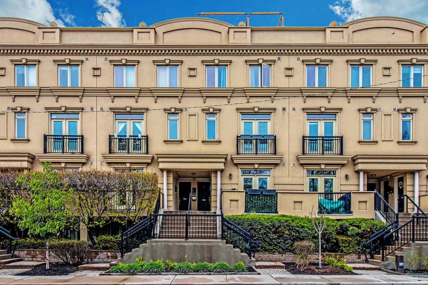 TH32 - 80 Carr St, Toronto | Sold, C5222055 | Condos.ca