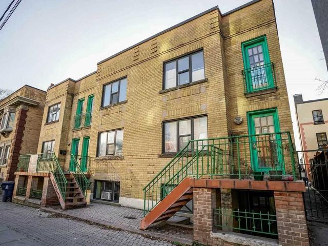 104 Beverley St, Toronto, ON | Condos.ca