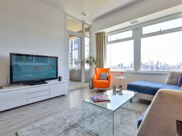 1215 - 111 St Clair Ave W, Toronto | Sold, C5296002 | Condos.ca