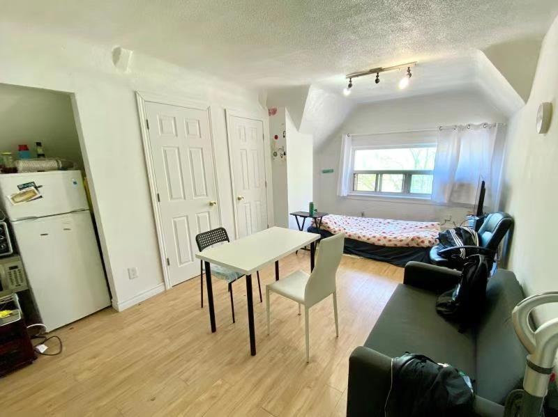 301 - 409 Huron St, Toronto | Leased, C5333368 | Condos.ca