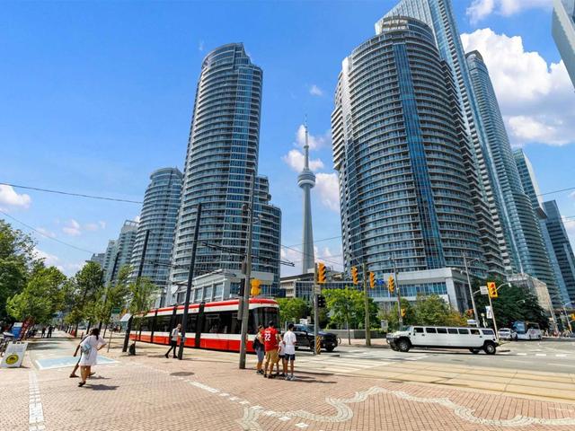 1911 - 218 Queens Quay W, Toronto | Sold, C5348430 | Condos.ca