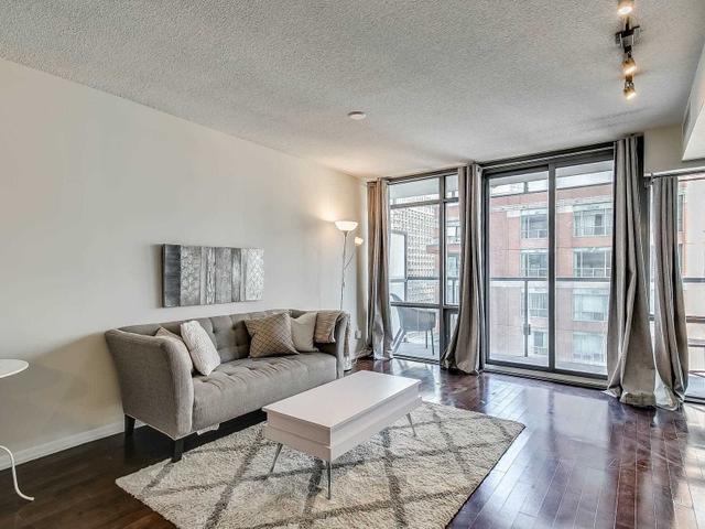 705 - 37 Grosvenor St, Toronto | Sold, C5454009 | Condos.ca