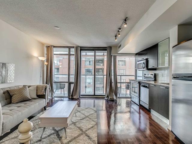 705 - 37 Grosvenor St, Toronto | Sold, C5454009 | Condos.ca