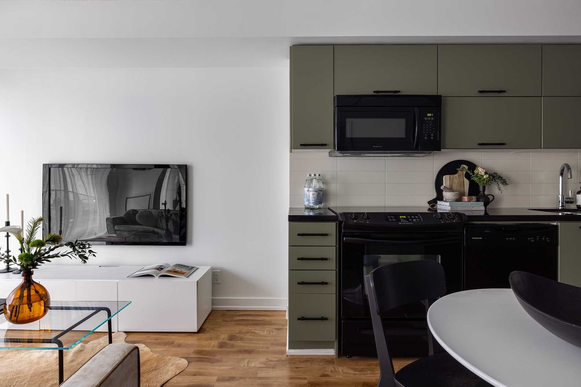 303 - 21 Nelson St, Toronto | Sold, C5545119 | Condos.ca