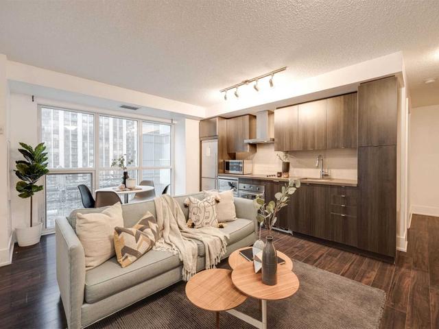 604 - 300 Front St W, Toronto | Sold, C5560458 | Condos.ca