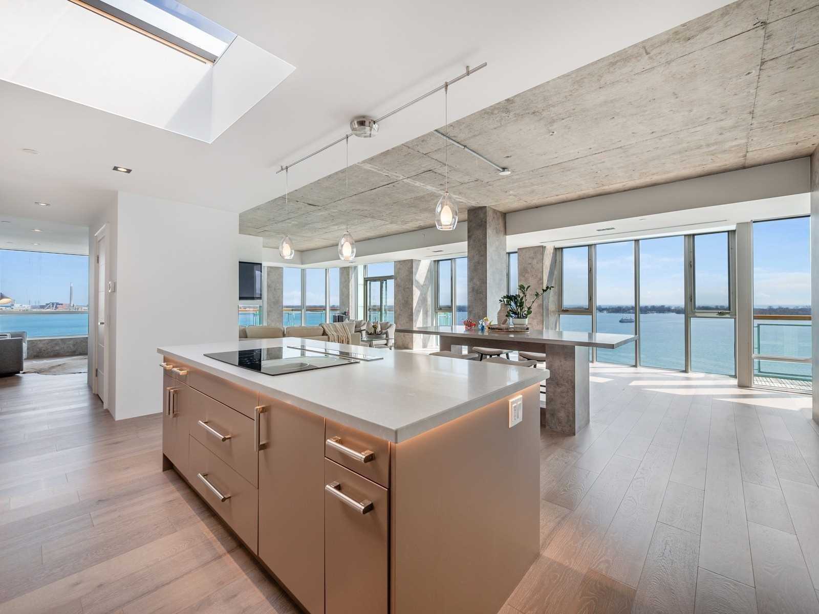 PH1210 - 211 Queens Quay W, Toronto | Leased, C5728204 | Condos.ca