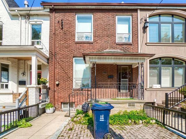 44 Robinson St, Toronto, ON | Condos.ca