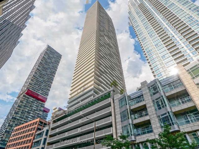 2221 Yonge St | 6 Condos for Sale & 5 Condos for Rent | Condos.ca