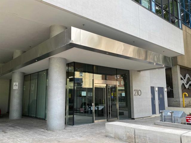 913 - 210 Simcoe St, Toronto | Sold, C6002057 | Condos.ca