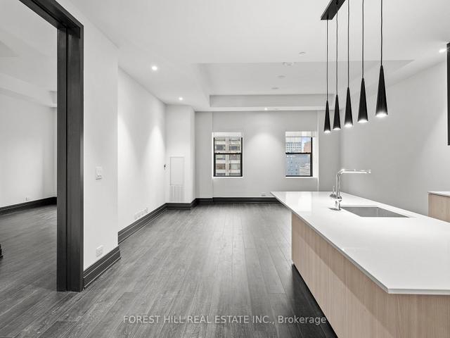 402 - 2 Avenue Rd, Toronto | Leased, C6031196 | Condos.ca