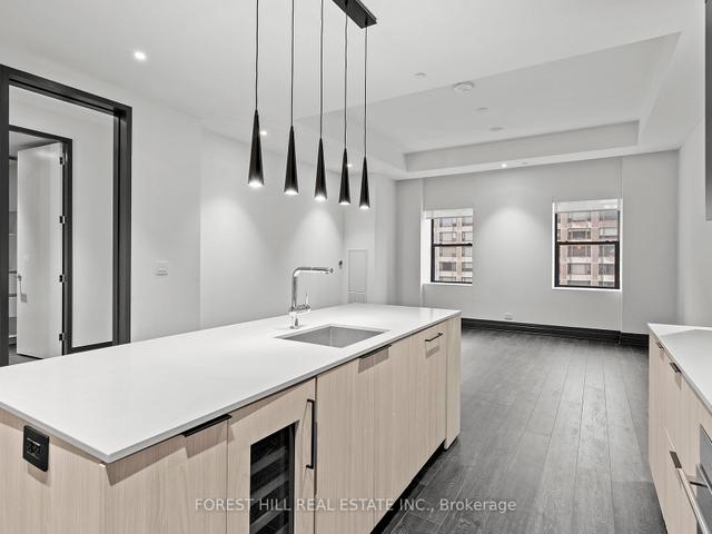 402 - 2 Avenue Rd, Toronto | Leased, C6031196 | Condos.ca