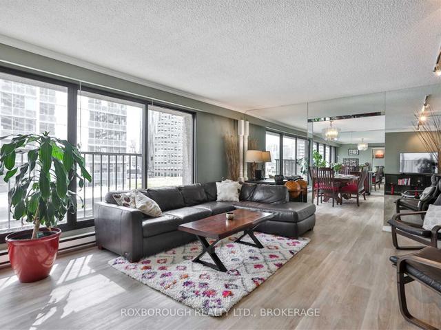 1318 - 55 Harbour Sq, Toronto | Sold, C6034895 | Condos.ca