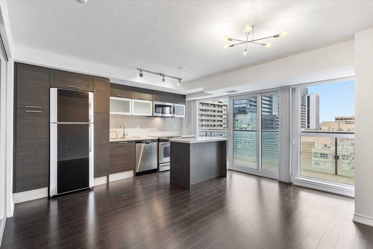 1711 - 386 Yonge St, Toronto | Leased, C6049035 | Condos.ca