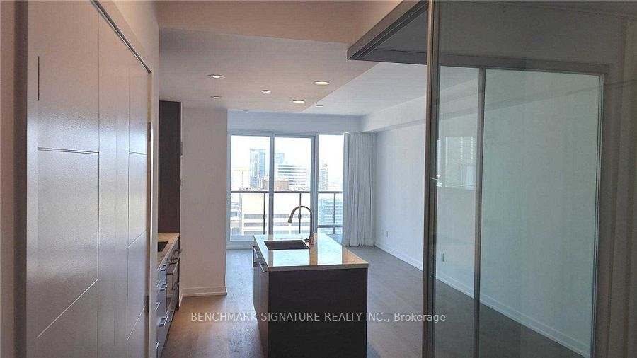 2805 - 488 University Ave, Toronto | Leased, C6101984 | Condos.ca