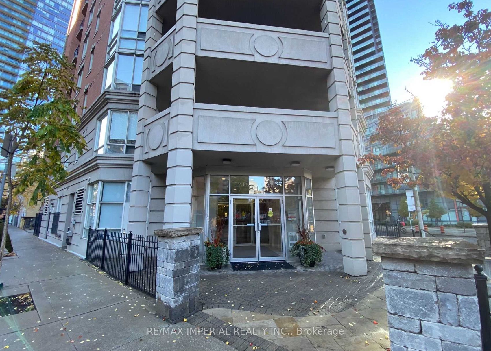 704 - 20 Collier St, Toronto | Leased, C6116676 | Condos.ca