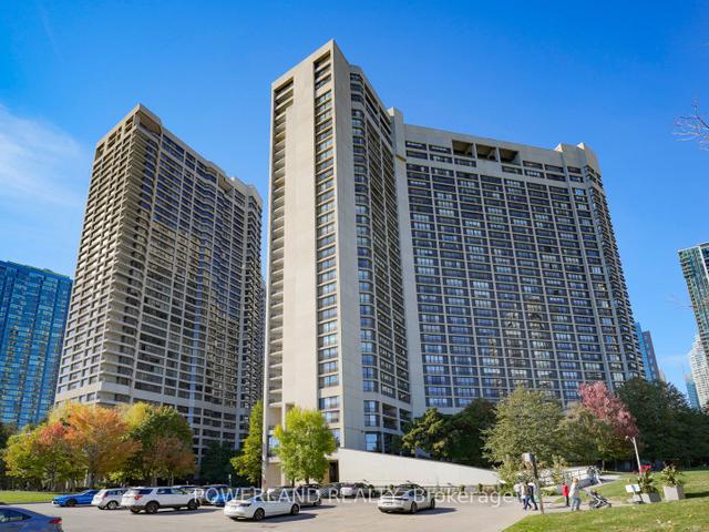 834 - 33 Harbour Sq, Toronto | Terminated, C6120680 | Condos.ca