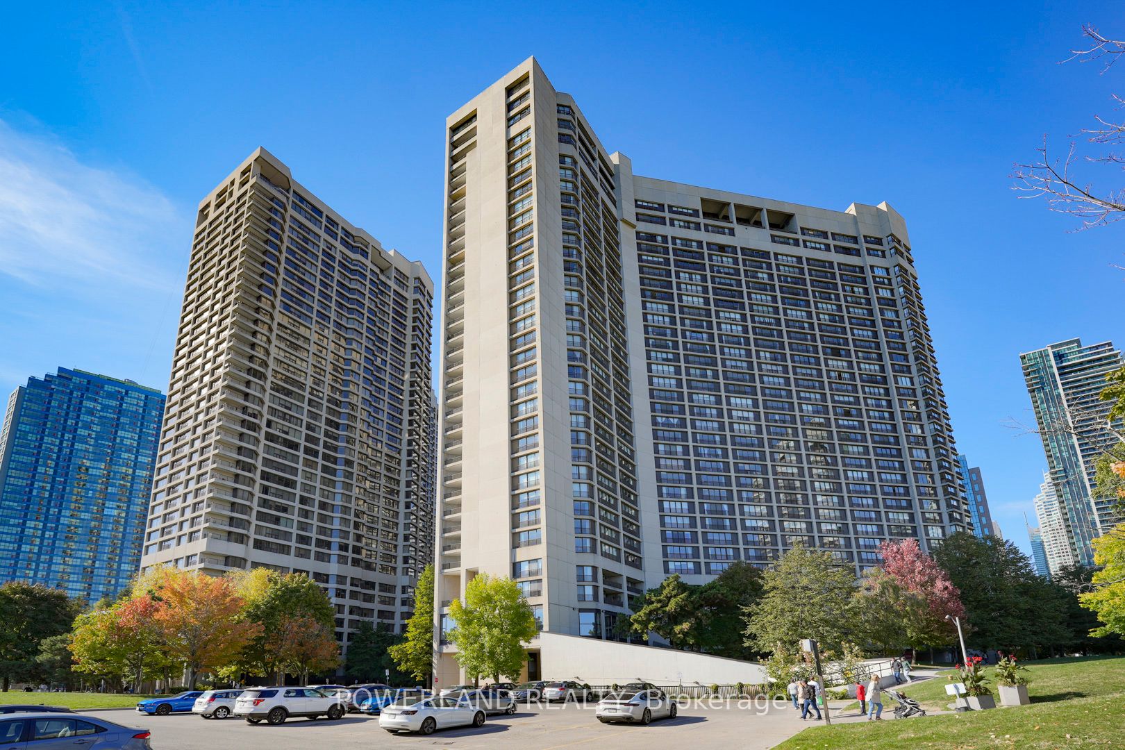 834 - 33 Harbour Sq, Toronto | Terminated, C6120680 | Condos.ca